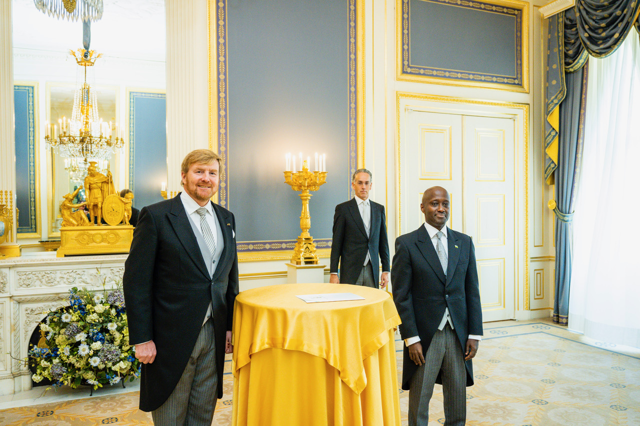 The Ambassador of Rwanda Presents Credentials to The King - Diplomat ...